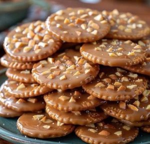 Caramel Peanut Ritz Cracker Treats - recyyp